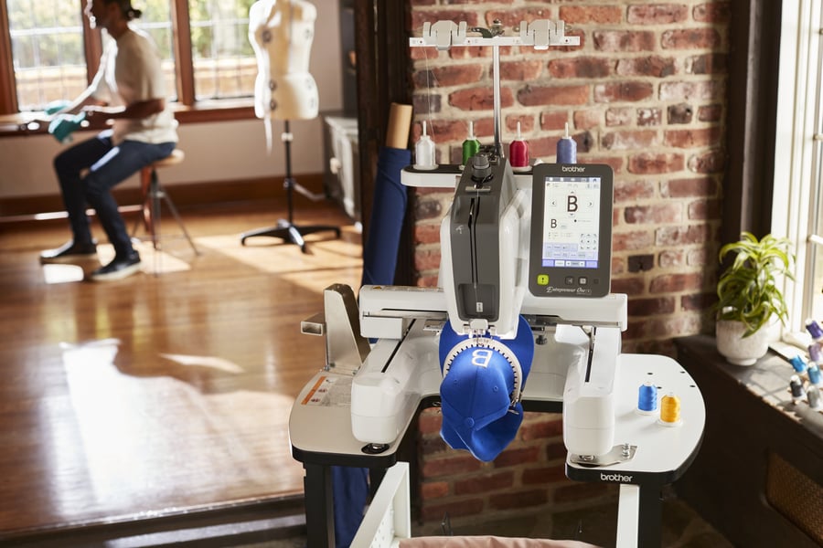 Máquina de bordar profissional: conheça os modelos da Brother!